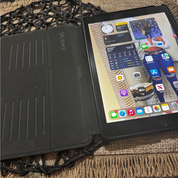 Apple | Tablets & Accessories | Ipad 9th Generation Wifi Model Including Case | Poshmark